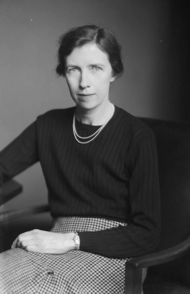 Efemérides 03 de Abril - Mary Cartwright - APJGas